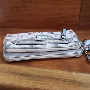 Coach | Bags | Nwt Coach Daisy Outline Signature Med Zip Wristlet ...